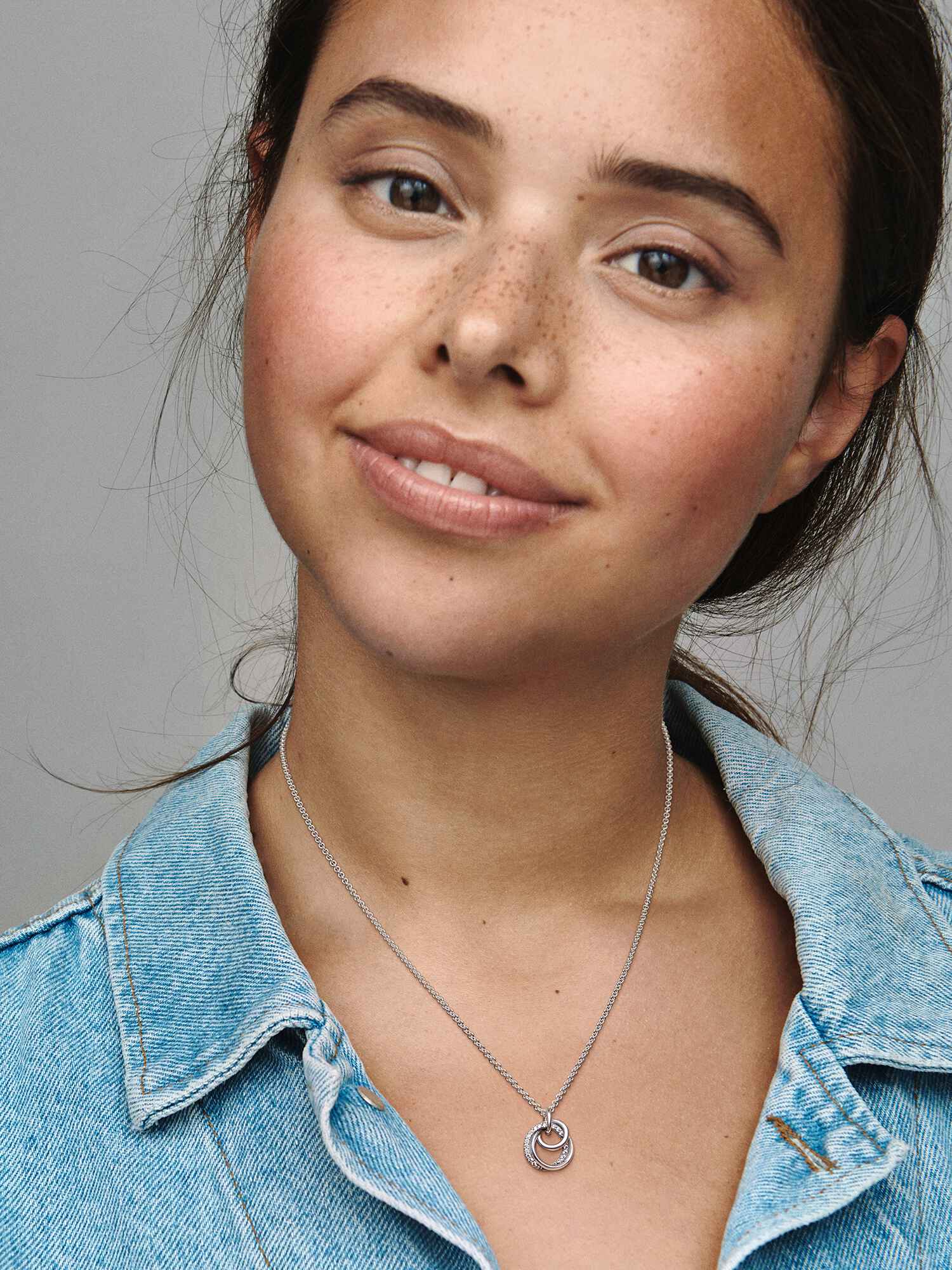 Colliers avec Pendentifs en Argent & en Or | Pandora FR